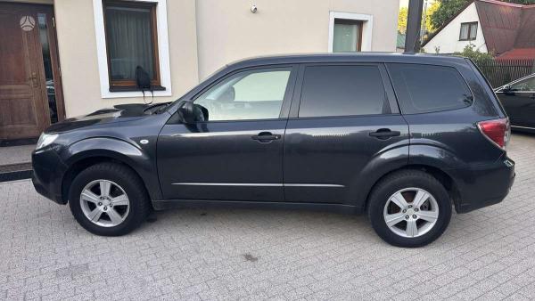 Pelēks Subaru Forester 2010 Jūrmala, ar dzinēja tilpumu 1.99 L un nobraukumu 270 tūkst. km par 3700 €, foto 1 vietnē AUTOMOTO.COM.LV