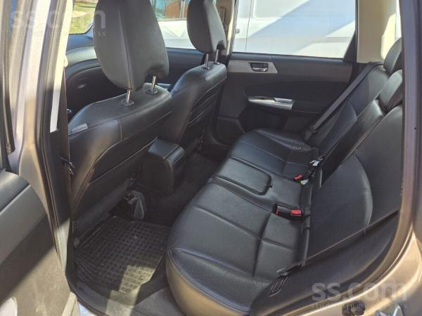 Grey Subaru Forester 2010 in Cesis, with an engine capacity of 2.00 L and mileage of 250 thousand km for 4500 €, photo 6 on AUTOMOTO.COM.LV