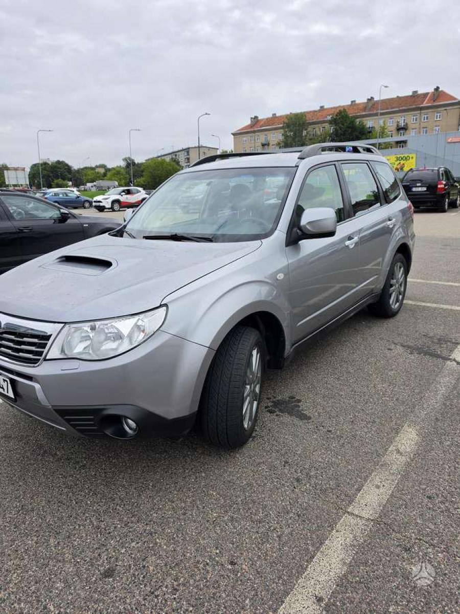 Grey Subaru Forester 2010 in Vilnius, with an engine capacity of 2.00 L and mileage of 131 thousand km for 4500 €, photo 3 on AUTOMOTO.COM.LV