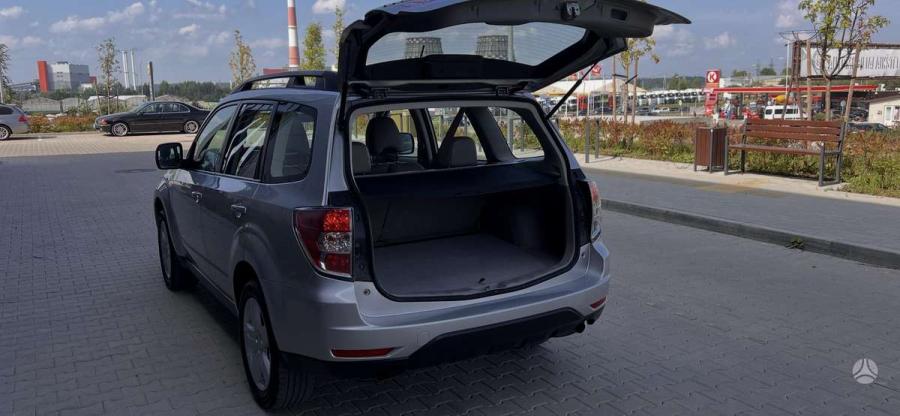 Pelēks Subaru Forester 2010 Viļņa, ar dzinēja tilpumu 2.00 L un nobraukumu 250 tūkst. km par 5850 €, foto 13 vietnē AUTOMOTO.COM.LV