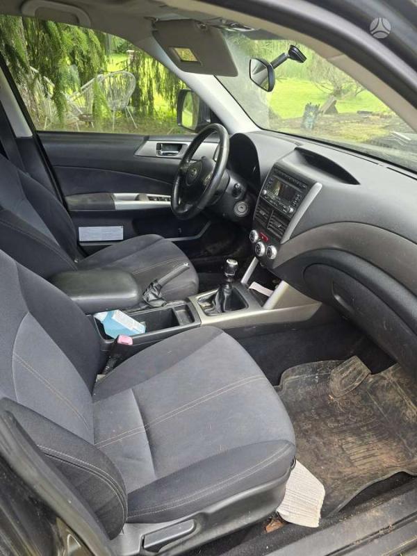Grey Subaru Forester 2010 in Silale, with an engine capacity of 2.00 L and mileage of 270 thousand km for 1900 €, photo 5 on AUTOMOTO.COM.LV