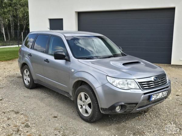 Grey Subaru Forester 2010 in Siauliai, with an engine capacity of 2.00 L and mileage of 274 thousand km for 1250 €, photo 1 on AUTOMOTO.COM.LV