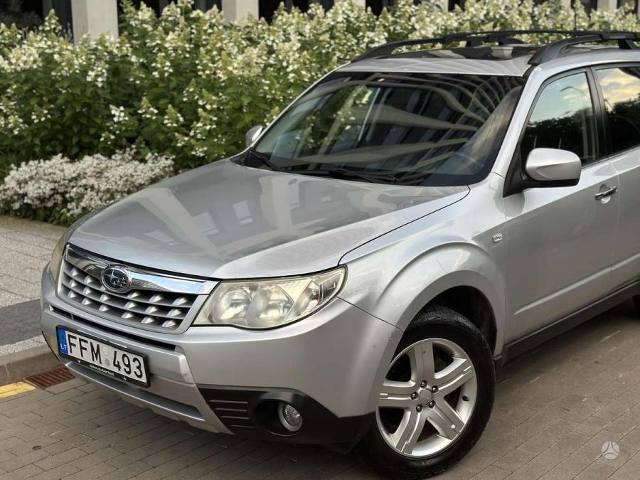 Grey Subaru Forester 2010 in Vilnius, with an engine capacity of 2.46 L and mileage of 225 thousand km for 2800 €, photo 3 on AUTOMOTO.COM.LV