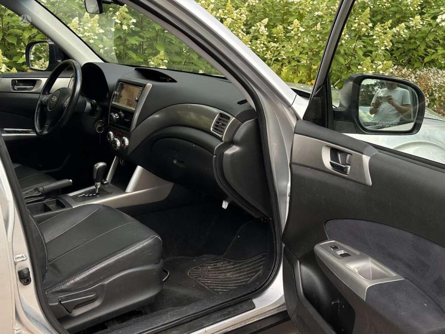 Grey Subaru Forester 2010 in Vilnius, with an engine capacity of 2.46 L and mileage of 225 thousand km for 2800 €, photo 11 on AUTOMOTO.COM.LV