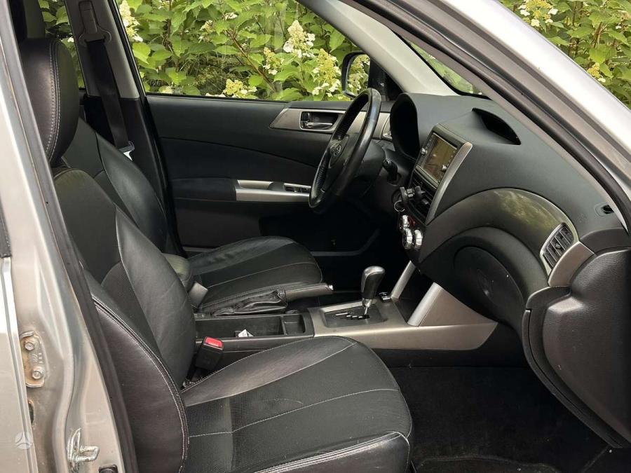 Grey Subaru Forester 2010 in Vilnius, with an engine capacity of 2.46 L and mileage of 225 thousand km for 2800 €, photo 12 on AUTOMOTO.COM.LV