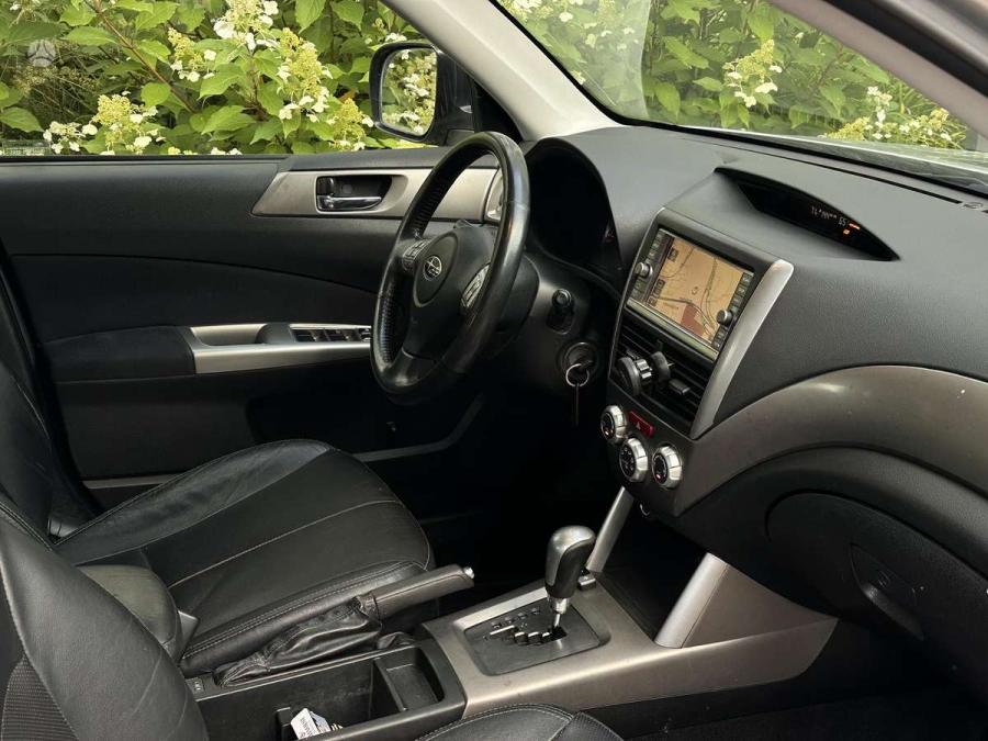 Grey Subaru Forester 2010 in Vilnius, with an engine capacity of 2.46 L and mileage of 225 thousand km for 2800 €, photo 13 on AUTOMOTO.COM.LV