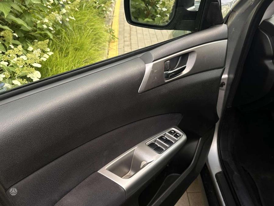 Grey Subaru Forester 2010 in Vilnius, with an engine capacity of 2.46 L and mileage of 225 thousand km for 2800 €, photo 15 on AUTOMOTO.COM.LV