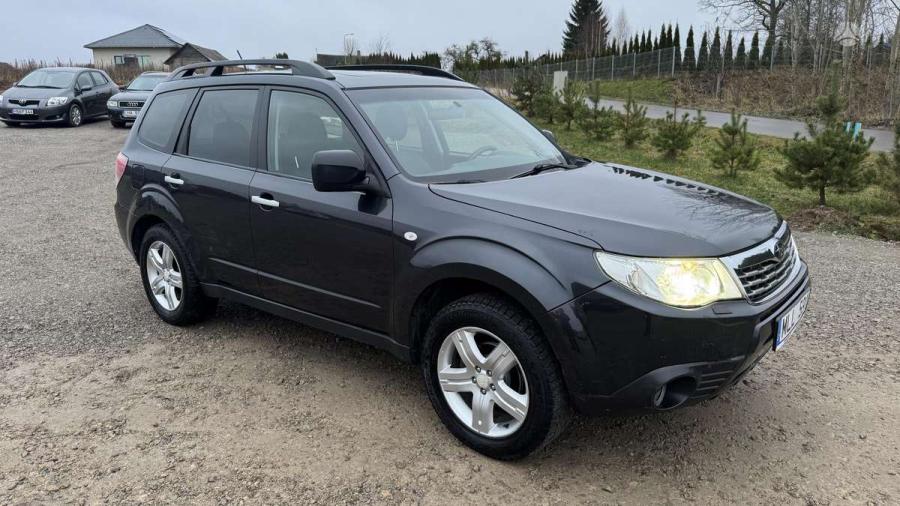 Pelēks Subaru Forester 2011 Viļņa, ar dzinēja tilpumu 1.99 L un nobraukumu 296 tūkst. km par 3999 €, foto 2 vietnē AUTOMOTO.COM.LV