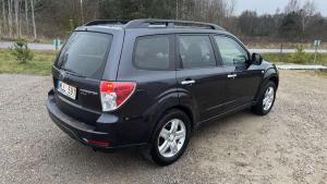 Pelēks Subaru Forester 2011 Viļņa, ar dzinēja tilpumu 1.99 L un nobraukumu 296 tūkst. km par 3999 €, foto 4 vietnē AUTOMOTO.COM.LV