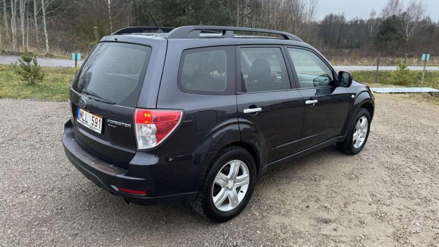 Pelēks Subaru Forester 2011 Viļņa, ar dzinēja tilpumu 1.99 L un nobraukumu 296 tūkst. km par 3999 €, foto 4 vietnē AUTOMOTO.COM.LV