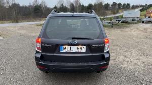Pelēks Subaru Forester 2011 Viļņa, ar dzinēja tilpumu 1.99 L un nobraukumu 296 tūkst. km par 3999 €, foto 5 vietnē AUTOMOTO.COM.LV