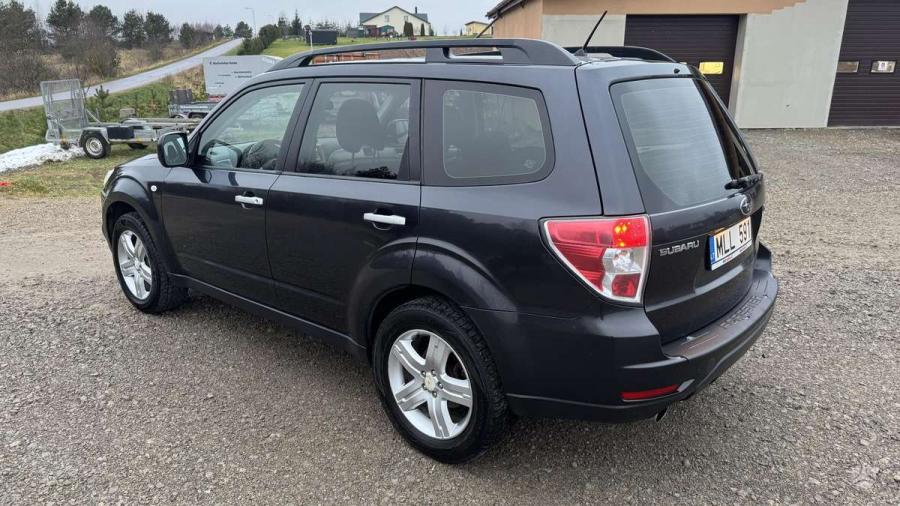 Pelēks Subaru Forester 2011 Viļņa, ar dzinēja tilpumu 1.99 L un nobraukumu 296 tūkst. km par 3999 €, foto 6 vietnē AUTOMOTO.COM.LV