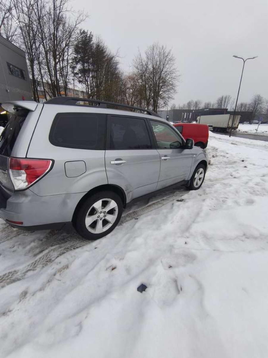 Grey Subaru Forester 2011 in Kaunas, with an engine capacity of 2.00 L and mileage of 231 thousand km for 4300 €, photo 4 on AUTOMOTO.COM.LV