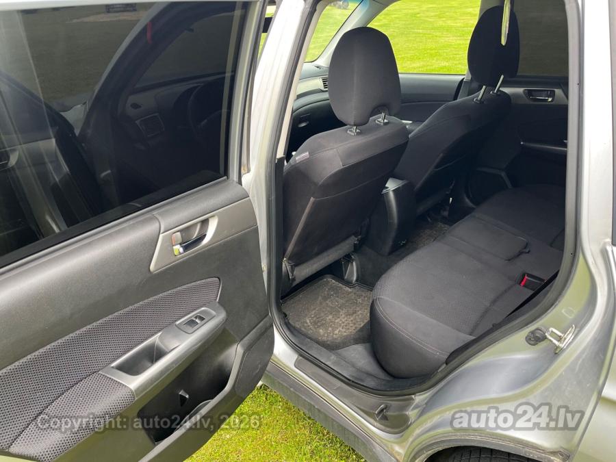 Pelēks Subaru Forester 2012 Tartu, ar dzinēja tilpumu 2.00 L un nobraukumu 281 tūkst. km par 4000 €, foto 13 vietnē AUTOMOTO.COM.LV