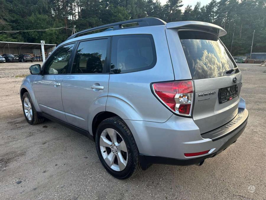 Grey Subaru Forester 2012 in Vilnius, with an engine capacity of 2.00 L and mileage of 236 thousand km for 2100 €, photo 5 on AUTOMOTO.COM.LV