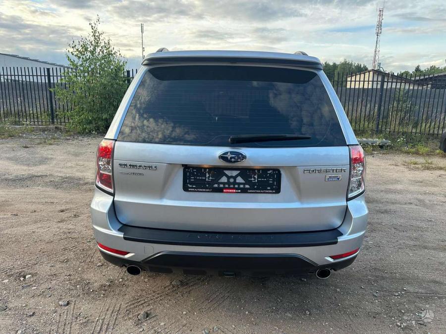 Grey Subaru Forester 2012 in Vilnius, with an engine capacity of 2.00 L and mileage of 236 thousand km for 2100 €, photo 6 on AUTOMOTO.COM.LV