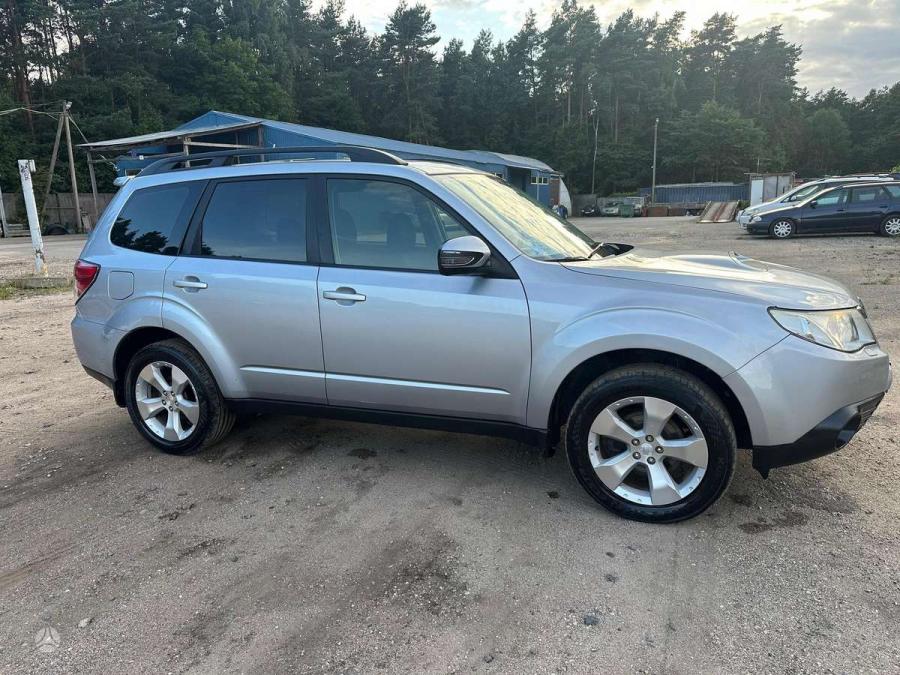Grey Subaru Forester 2012 in Vilnius, with an engine capacity of 2.00 L and mileage of 236 thousand km for 2100 €, photo 10 on AUTOMOTO.COM.LV