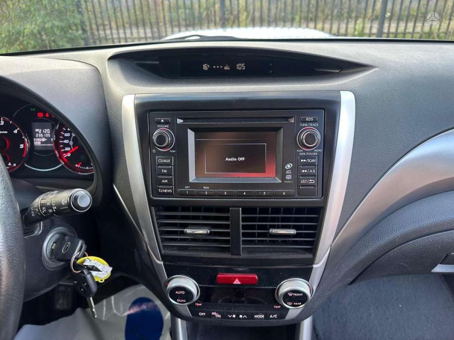 Grey Subaru Forester 2012 in Vilnius, with an engine capacity of 2.00 L and mileage of 236 thousand km for 2100 €, photo 18 on AUTOMOTO.COM.LV