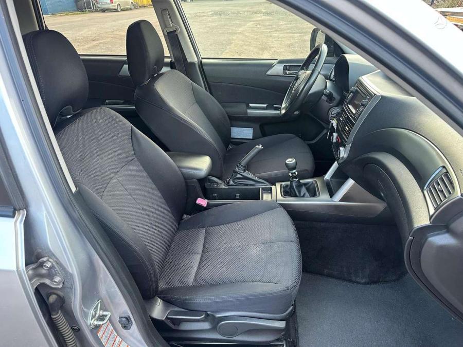 Grey Subaru Forester 2012 in Vilnius, with an engine capacity of 2.00 L and mileage of 236 thousand km for 2100 €, photo 20 on AUTOMOTO.COM.LV