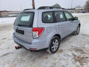 Grey Subaru Forester 2013 in Siauliai, with an engine capacity of 2.00 L and mileage of 180 thousand km for 5950 €, photo 3 on AUTOMOTO.COM.LV