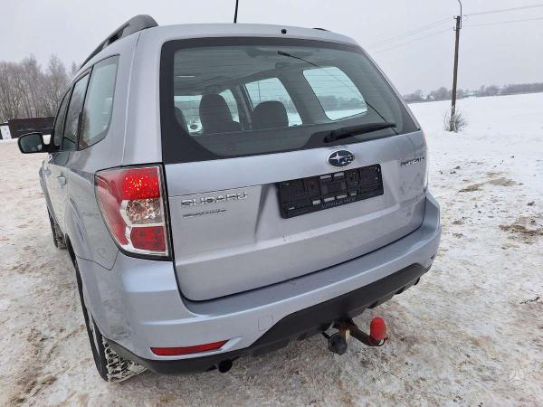 Pelēks Subaru Forester 2013 Šauļi, ar dzinēja tilpumu 2.00 L un nobraukumu 180 tūkst. km par 5950 €, foto 4 vietnē AUTOMOTO.COM.LV
