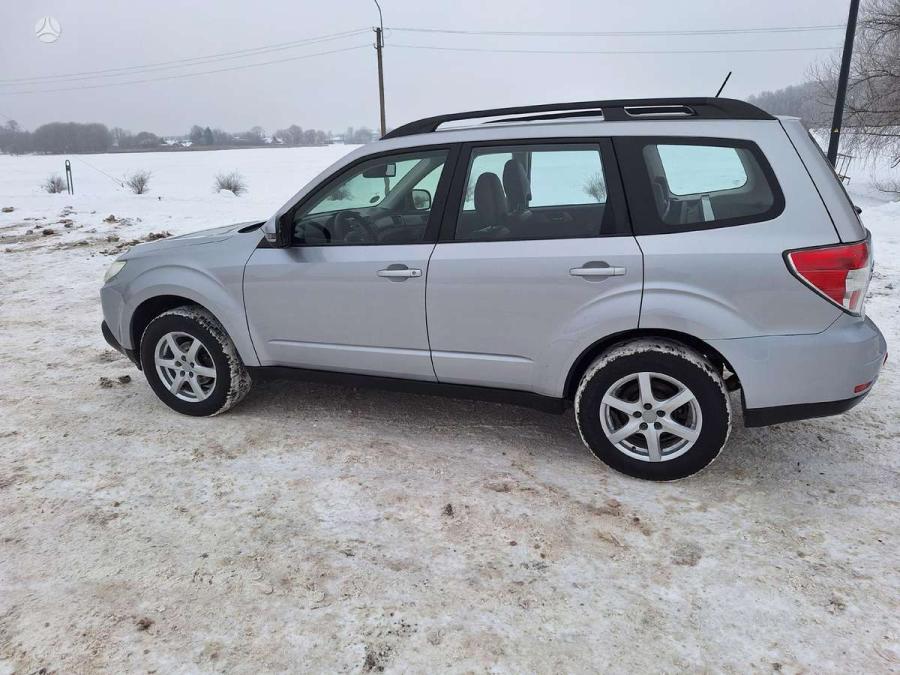 Grey Subaru Forester 2013 in Siauliai, with an engine capacity of 2.00 L and mileage of 180 thousand km for 5950 €, photo 6 on AUTOMOTO.COM.LV