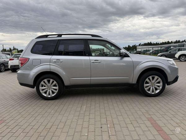 Pelēks Subaru Forester 2013 Utena, ar dzinēja tilpumu 2.00 L un nobraukumu 223 tūkst. km par 6950 €, foto 5 vietnē AUTOMOTO.COM.LV