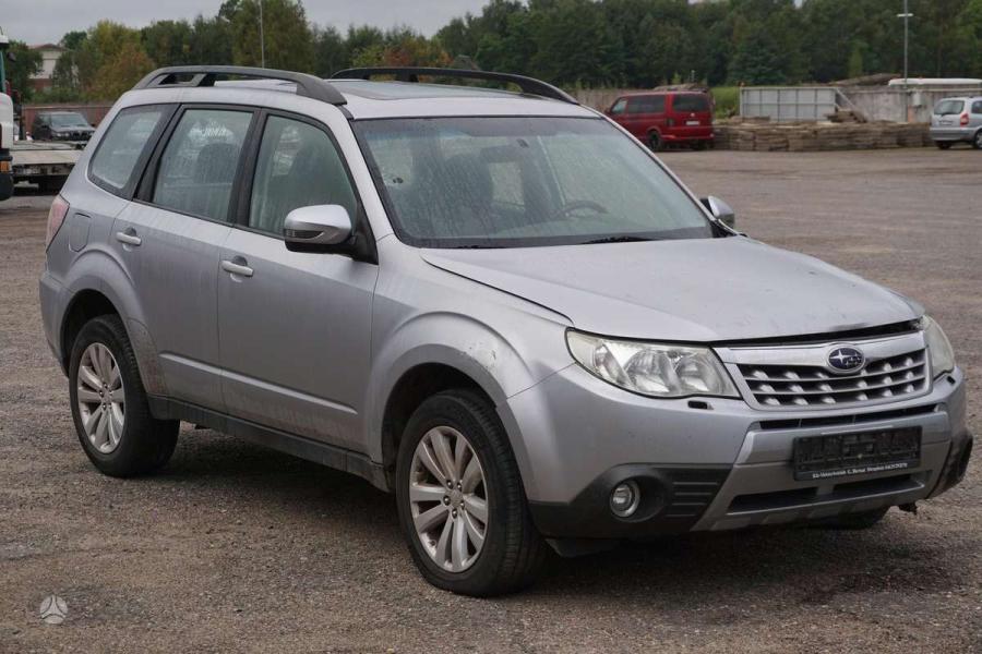 Grey Subaru Forester 2013 in Klaipeda, with an engine capacity of 2.00 L and mileage of 245 thousand km for 2300 €, photo 1 on AUTOMOTO.COM.LV
