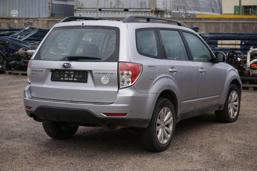 Grey Subaru Forester 2013 in Klaipeda, with an engine capacity of 2.00 L and mileage of 245 thousand km for 2300 €, photo 3 on AUTOMOTO.COM.LV