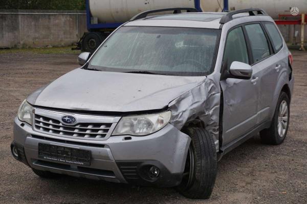 Grey Subaru Forester 2013 in Klaipeda, with an engine capacity of 2.00 L and mileage of 245 thousand km for 2300 €, photo 4 on AUTOMOTO.COM.LV