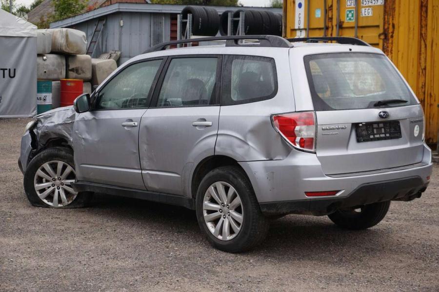 Grey Subaru Forester 2013 in Klaipeda, with an engine capacity of 2.00 L and mileage of 245 thousand km for 2300 €, photo 5 on AUTOMOTO.COM.LV