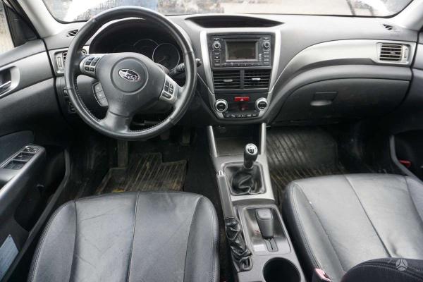 Grey Subaru Forester 2013 in Klaipeda, with an engine capacity of 2.00 L and mileage of 245 thousand km for 2300 €, photo 8 on AUTOMOTO.COM.LV