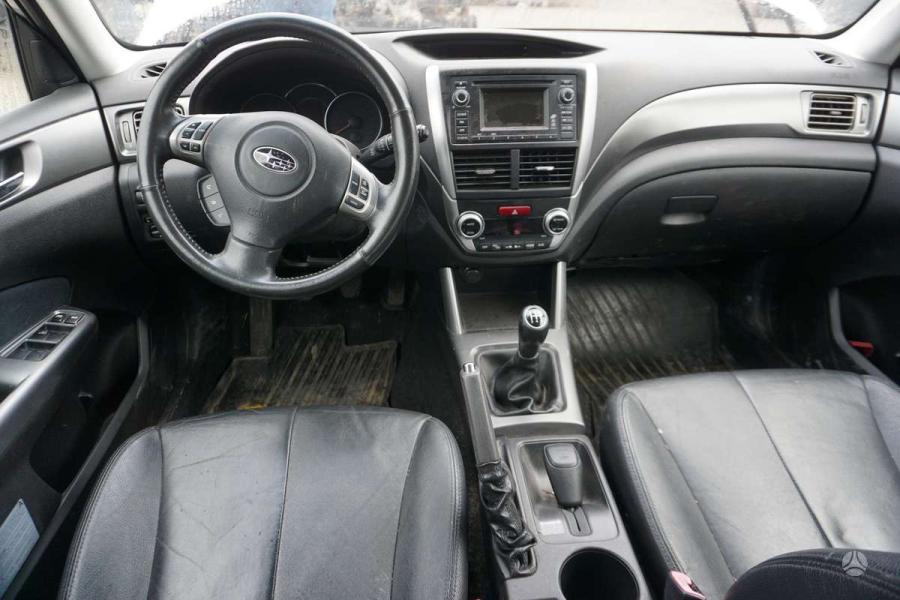Grey Subaru Forester 2013 in Klaipeda, with an engine capacity of 2.00 L and mileage of 245 thousand km for 2300 €, photo 8 on AUTOMOTO.COM.LV