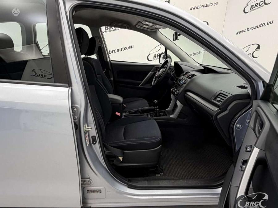 Pelēks Subaru Forester 2014 Viļņa, ar dzinēja tilpumu 2.50 L un nobraukumu 306 tūkst. km par 8900 €, foto 6 vietnē AUTOMOTO.COM.LV