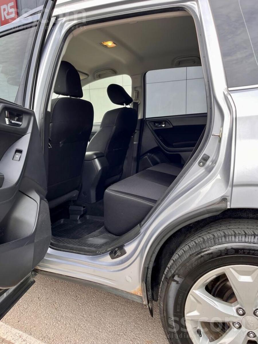 Grey Subaru Forester 2015 in Riga, with an engine capacity of 2.00 L and mileage of 148 thousand km for 6500 €, photo 11 on AUTOMOTO.COM.LV