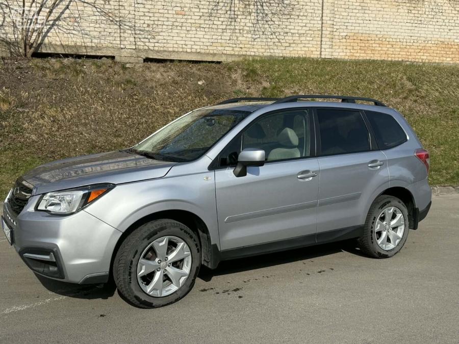 Grey Subaru Forester 2016 in Siauliai, with an engine capacity of 2.50 L and mileage of 244 thousand km for 11800 €, photo 5 on AUTOMOTO.COM.LV