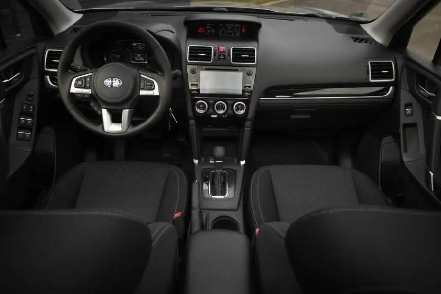 Grey Subaru Forester 2016 in Jelgava, with an engine capacity of 2.00 L and mileage of 150 thousand km for 14350 €, photo 9 on AUTOMOTO.COM.LV