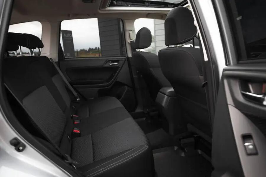 Grey Subaru Forester 2016 in Jelgava, with an engine capacity of 2.00 L and mileage of 150 thousand km for 14350 €, photo 12 on AUTOMOTO.COM.LV