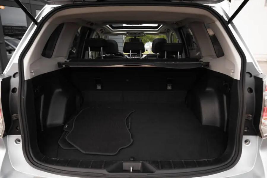 Grey Subaru Forester 2016 in Jelgava, with an engine capacity of 2.00 L and mileage of 150 thousand km for 14350 €, photo 13 on AUTOMOTO.COM.LV