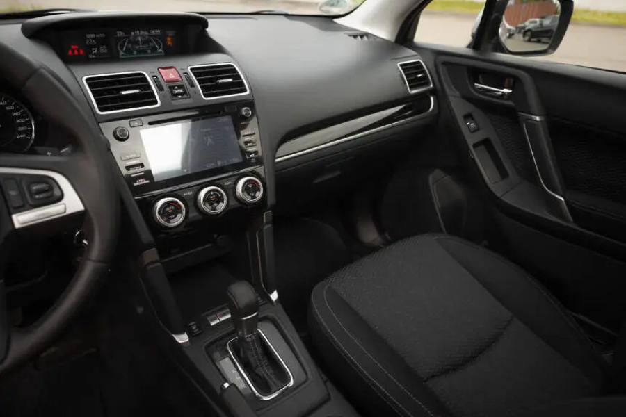 Grey Subaru Forester 2016 in Jelgava, with an engine capacity of 2.00 L and mileage of 150 thousand km for 14350 €, photo 15 on AUTOMOTO.COM.LV