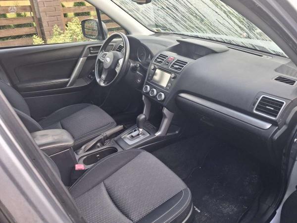Pelēks Subaru Forester 2016 Alīta, ar dzinēja tilpumu 2.50 L un nobraukumu 223 tūkst. km par 7300 €, foto 5 vietnē AUTOMOTO.COM.LV