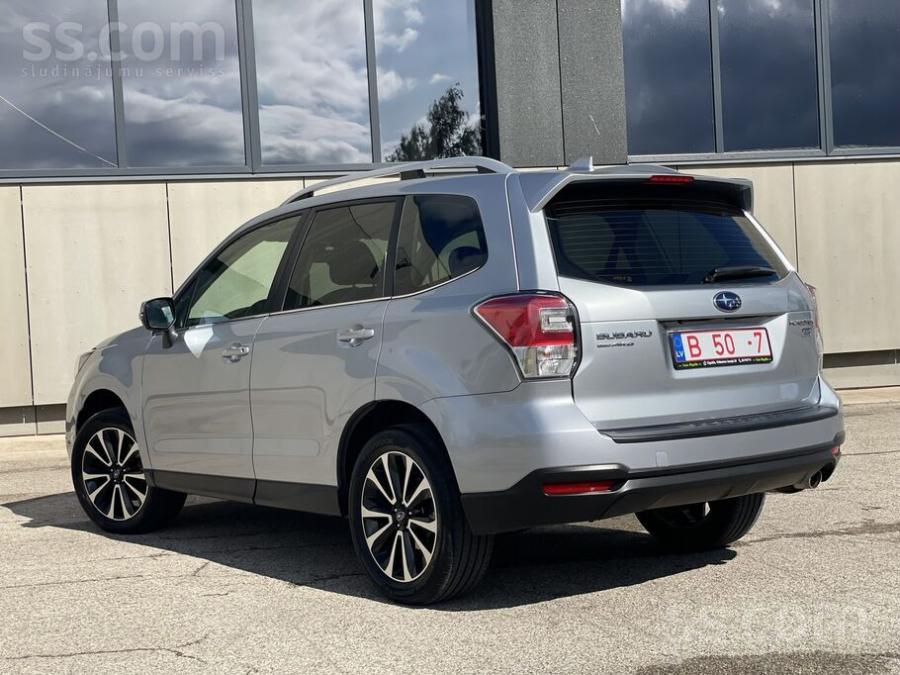 Grey Subaru Forester 2016 in Riga, with an engine capacity of 2.00 L and mileage of 211 thousand km for 8990 €, photo 3 on AUTOMOTO.COM.LV