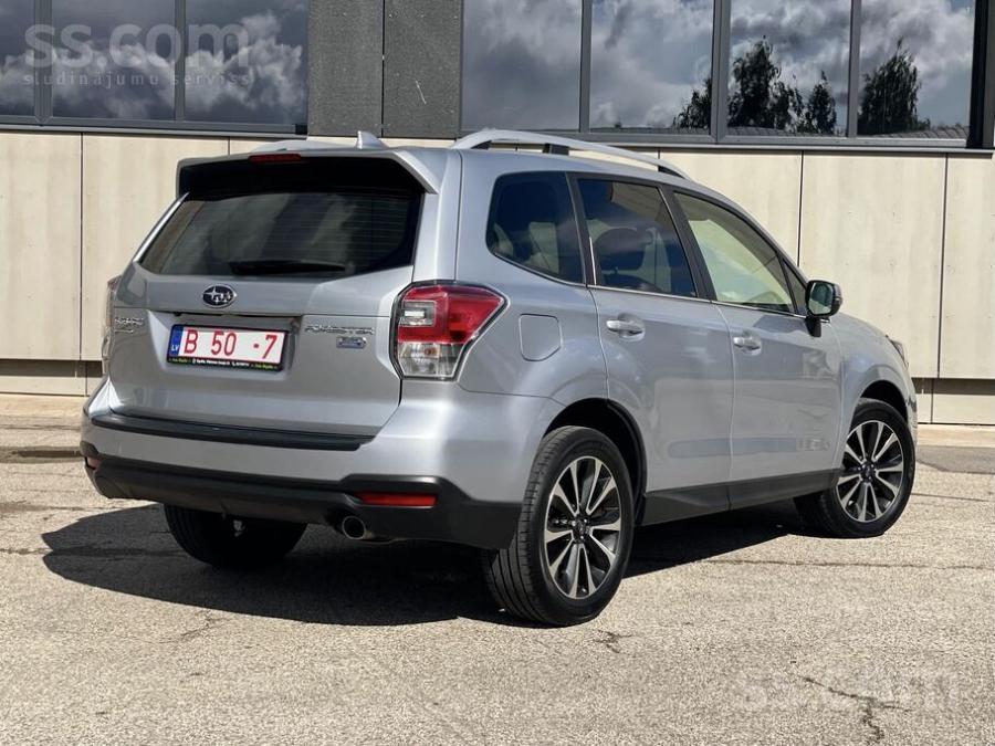 Grey Subaru Forester 2016 in Riga, with an engine capacity of 2.00 L and mileage of 211 thousand km for 8990 €, photo 6 on AUTOMOTO.COM.LV