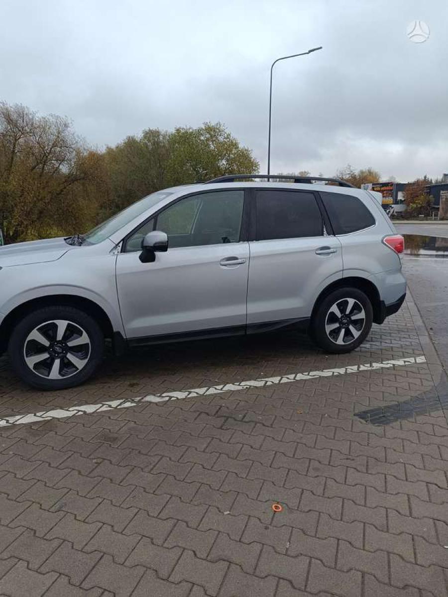 Grey Subaru Forester 2017 in Siauliai, with an engine capacity of 2.50 L and mileage of 33 thousand km for 14200 €, photo 8 on AUTOMOTO.COM.LV