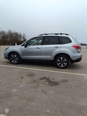 Grey Subaru Forester 2017 in Siauliai, with an engine capacity of 2.50 L and mileage of 33 thousand km for 14200 €, photo 10 on AUTOMOTO.COM.LV