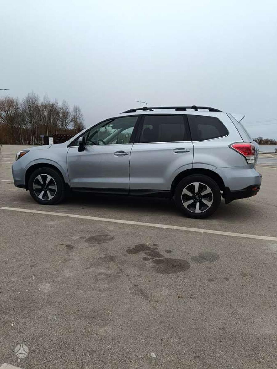 Grey Subaru Forester 2017 in Siauliai, with an engine capacity of 2.50 L and mileage of 33 thousand km for 14200 €, photo 10 on AUTOMOTO.COM.LV