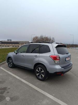 Grey Subaru Forester 2017 in Siauliai, with an engine capacity of 2.50 L and mileage of 33 thousand km for 14200 €, photo 15 on AUTOMOTO.COM.LV