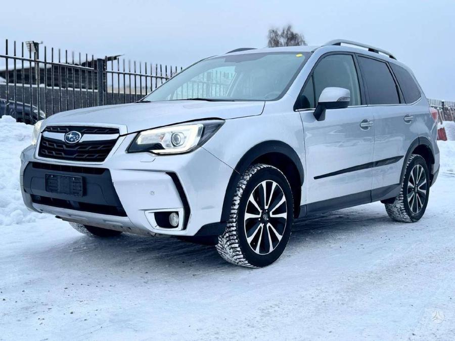 Grey Subaru Forester 2017 in Vilnius, with an engine capacity of 2.00 L and mileage of 207 thousand km for 9950 €, photo 1 on AUTOMOTO.COM.LV