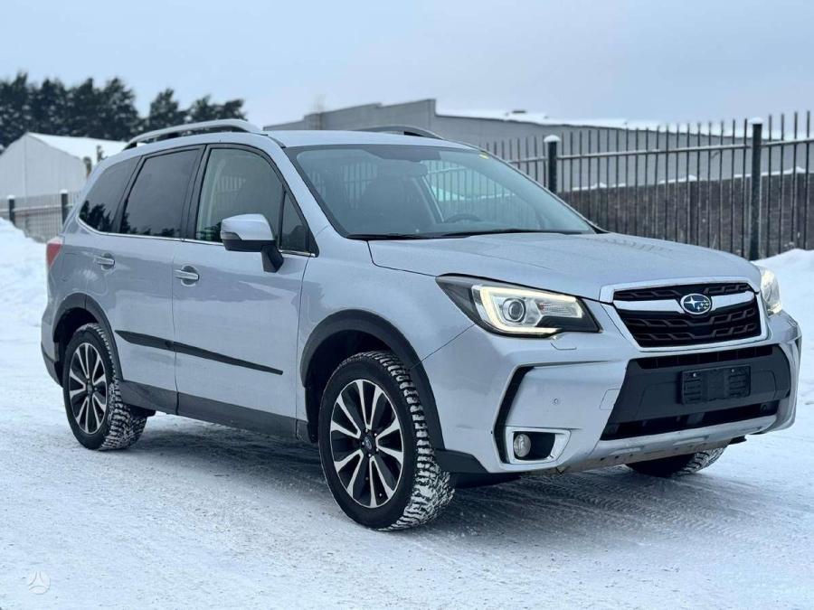 Grey Subaru Forester 2017 in Vilnius, with an engine capacity of 2.00 L and mileage of 207 thousand km for 9950 €, photo 3 on AUTOMOTO.COM.LV