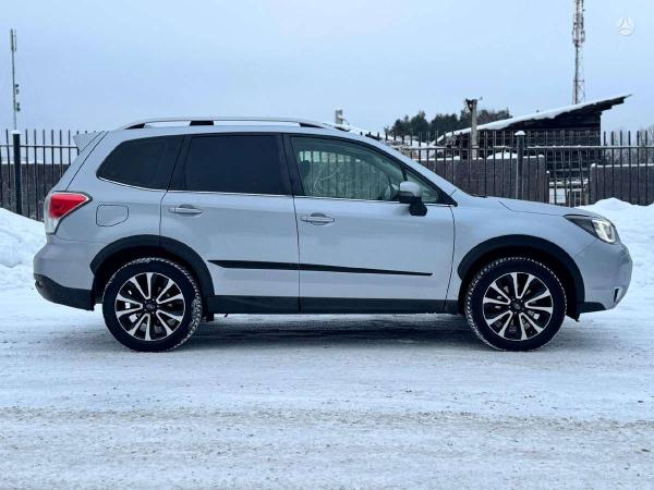 Pelēks Subaru Forester 2017 Viļņa, ar dzinēja tilpumu 2.00 L un nobraukumu 207 tūkst. km par 9950 €, foto 4 vietnē AUTOMOTO.COM.LV